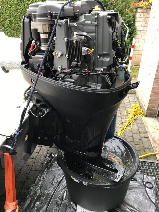 Suzuki DF90A Außenborder einwintern | Sportboot-Rhein.de